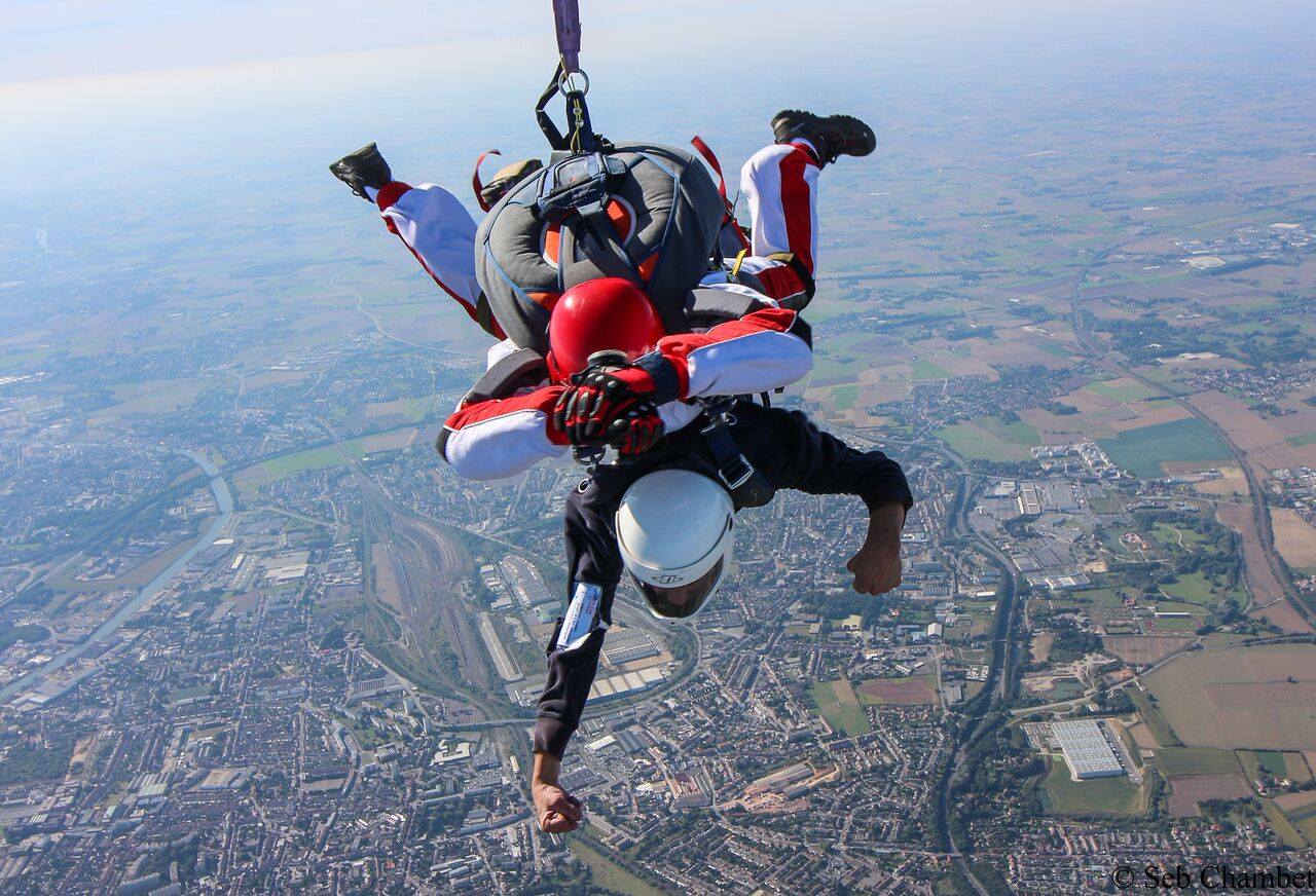 Parachutisme, le vol ouvert au plus grand nombre ! - Comité ...